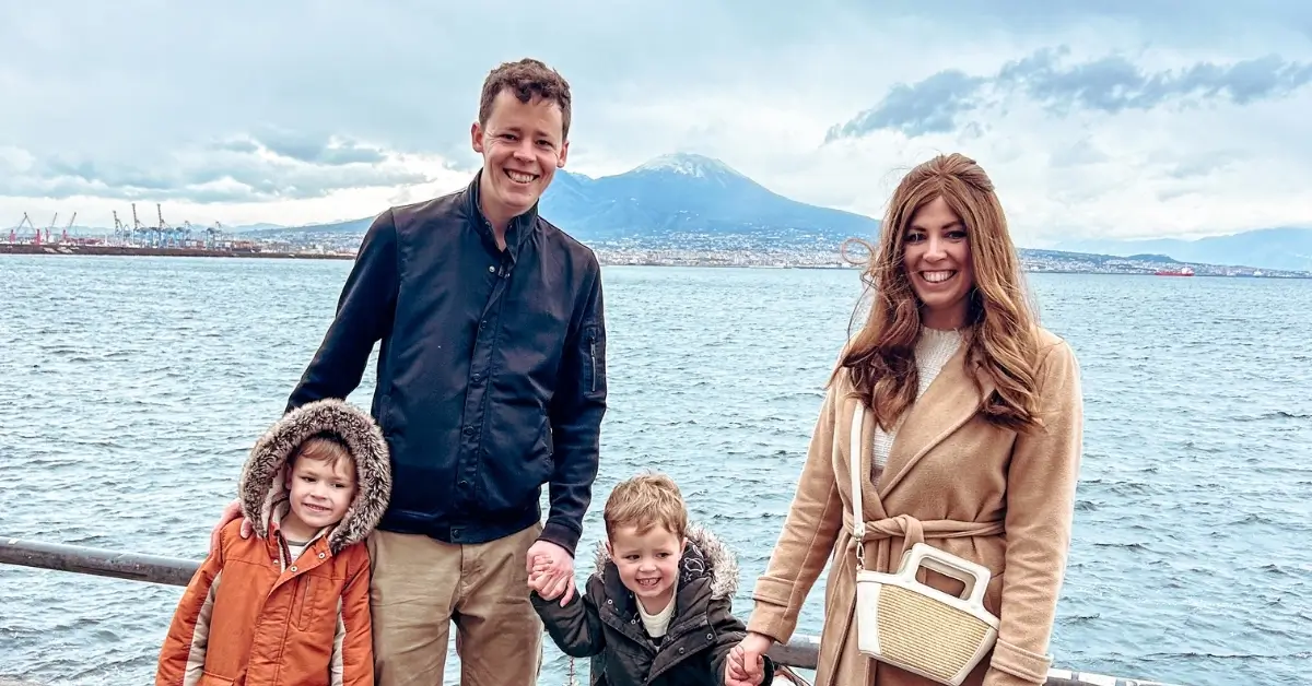Naples With Kids: An Ultimate Family Guide - Alex Jessica Mills